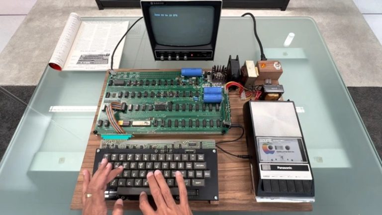 1976 年制造的苹果一代电脑 Apple-1 - 科技前线